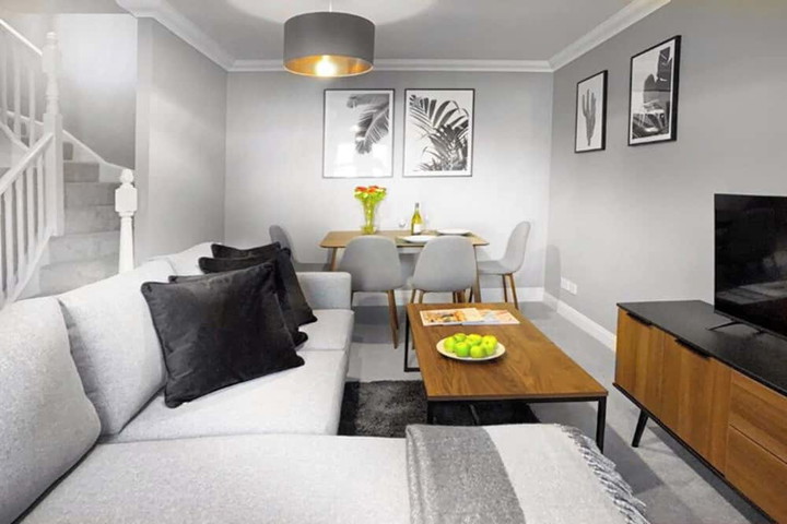 Woking - Driveway Parking, Pets Welcome - Woking