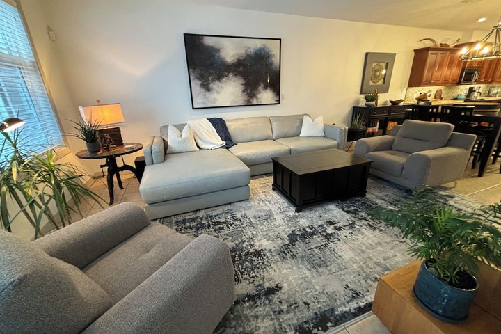 Waterfront  Condo On Mara Lake W/ Hot Tub And Pool - Sicamous