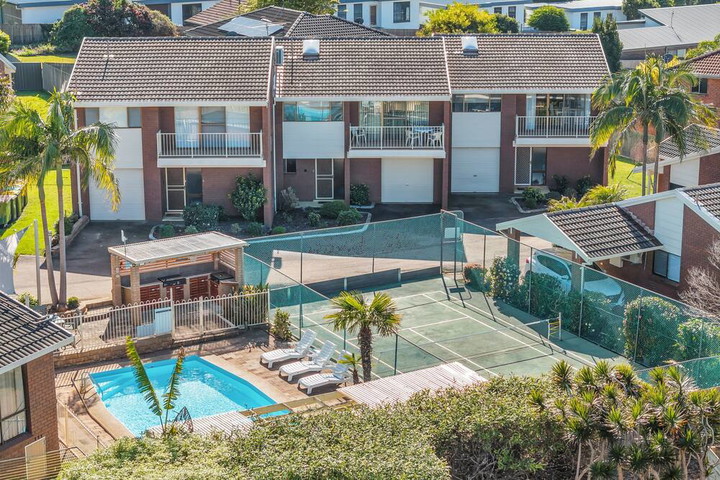 Anchor Bell Apartments: Townhouse Sleeps 5 - South Coast