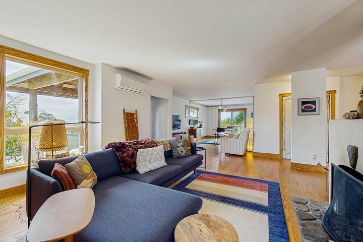 Family-friendly Home With Ocean Views, With Ping Pong, Foosball, Fireplace, Deck - Newport, OR