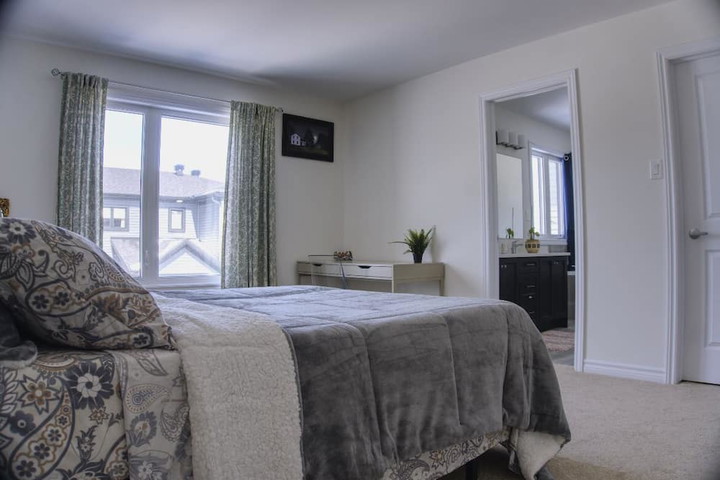 Spacious And Cozy Room With Private Bathroom In A House With Wifi, Ac In Ottawa. - Gatineau