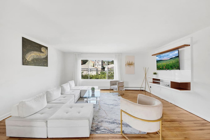 Luxe Nyc Home With Free Parking + Game Room - The Bronx, NY
