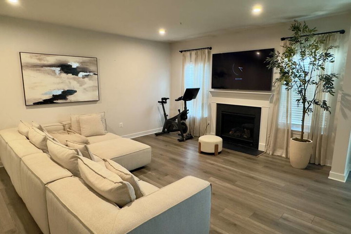 Modern And Cozy Home In Bel Air With A Home Office And Fireplace - Bel Air, MD