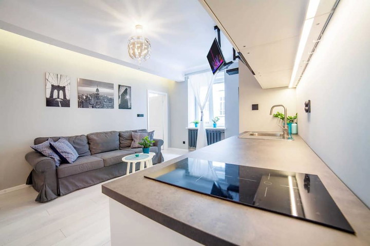 Marbella Lane - Captivating Home W Pool - Brea, CA