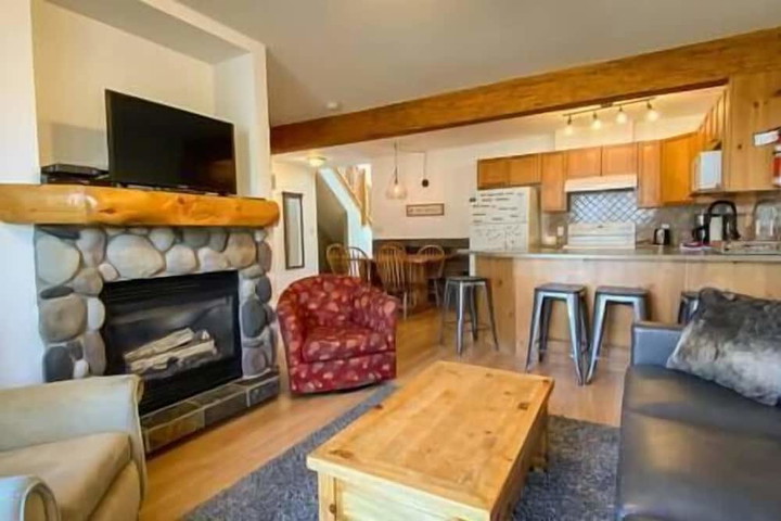 2 Story Townhouse / Main Floor Deck / Loft - Fernie