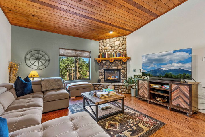 Location De Vacances Nakai Trail | A-frame 4 Chambres à Kachina Village, Flagstaff | Mezzanine Foyer Salle De Jeux Sauna Nouvelle Salle De Bain - Flagstaff