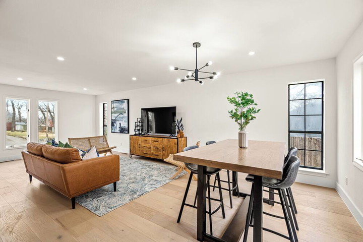 Fully Renovated Furnished Home In Hurst  Perfect For Mid-term Stays - Fort Worth, TX