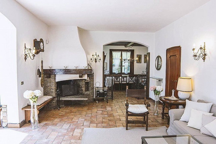 Villa Nausica: An Elegant And Welcoming Three-story Villa Surrounded By A Large Private Park In The Hills Of Brianza, With Free Wi-fi. - Lecco