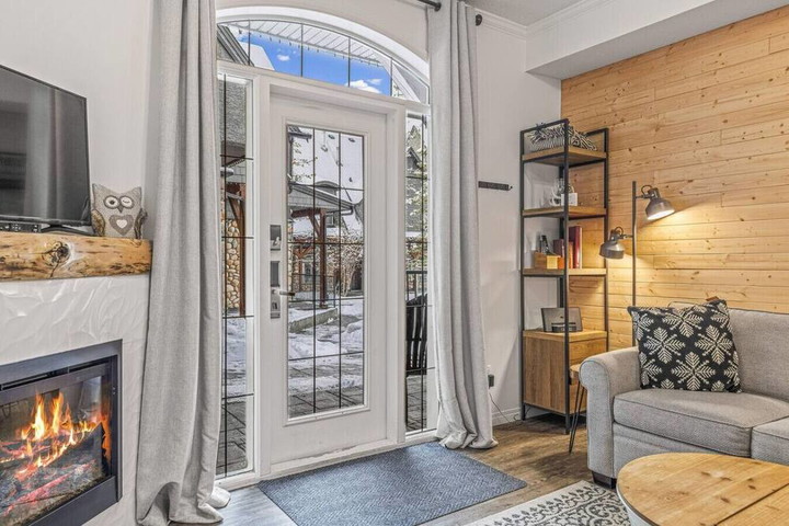 Mystic 2br Townhome.  Near Dt With Pool & Hot Tub! - 