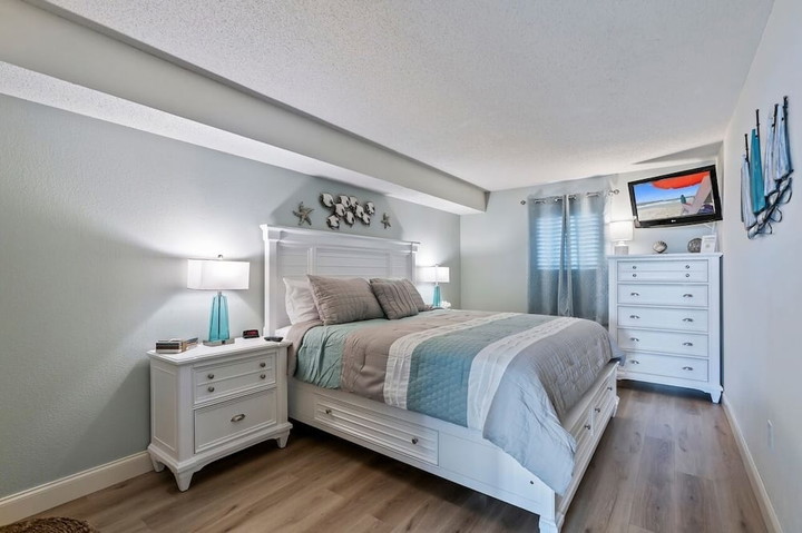 Coastal Beachfront Paradise! Resort Style Amenities With A Brand New Kitchen!! - North Myrtle Beach, SC