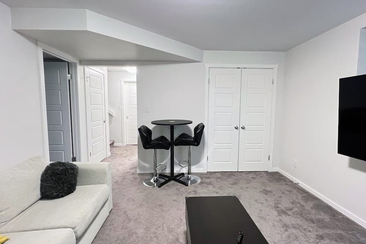 Entire Guest Suite/separate Entrance/free Parking In Winnipeg - Manitoba