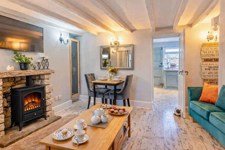 A Romantic 200-year-old Cottage For Two, Filled With Original Beams And Cosy Character. Enjoy A King-size Bed, Enclosed Garden, Fast Wi-fi And Parkingthe Perfect Pet-friendly Escape Near The South Wales Coast And Countryside. - Bridgend