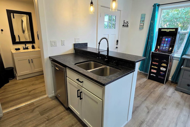 Hamilton Studio: Downtown, Pets + Fenced Yard - Panama City