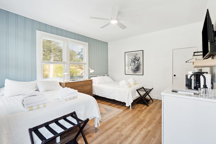 Folliday Inn: Room: The Dolphin: Room 36 - Folly Beach, SC