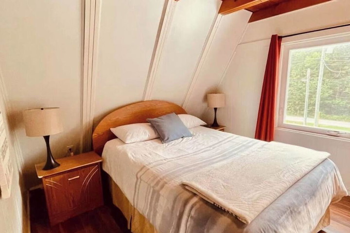 Waterfront Kawartha Lakes A Frame Cottage With Hot Tub, Pet Friendly - Kawartha Lakes