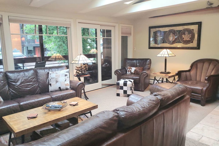 Discover Downtown Aspen, Just Steps Away From Aspen Mountain. 3 Bdr/3 Bath - Aspen, CO