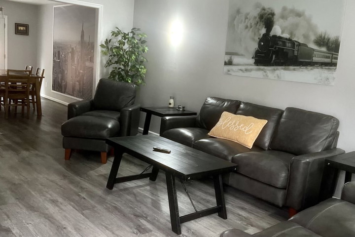 Newly Renovated Home Away From Home Downtown High Point. - High Point, NC