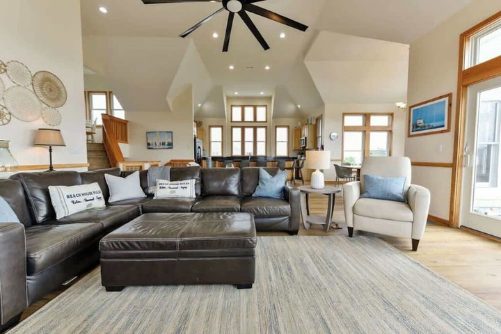Semi-oceanfront! Gorgeous Ocean Views! Sleeps 21! Steps To The Beach! - Carolina del Norte