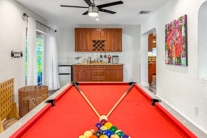 Heated Pool & Hot Tub! Tiki Hut+billiards! Beach! - Coconut Creek, FL