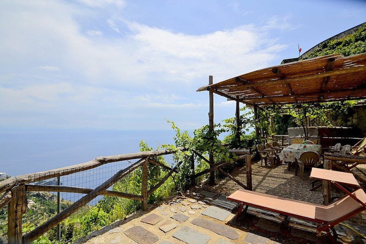 Casa Alcea: A Characteristic And Welcoming Three-story Independent House Made Of Stone, With Free Wi-fi. - Praiano
