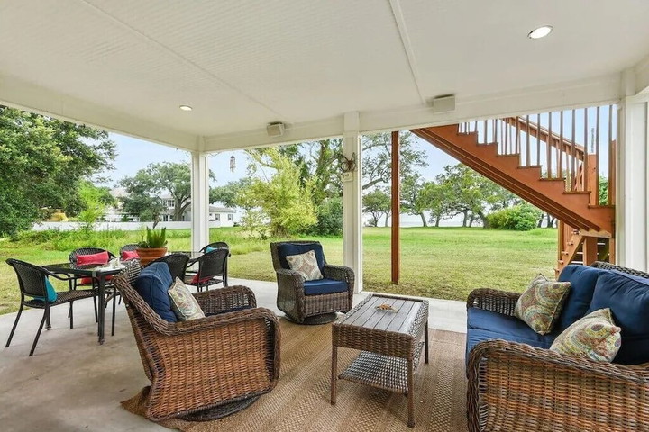 Steps To Beach- 4 Bdrm & 3.5 Bath. Master Suite + Mother In Law Suite. - Biloxi, MS