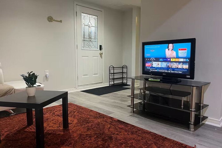 Entire Private Suite! Free Parking! Comfortable Stay! Excellent Location! - Ajax