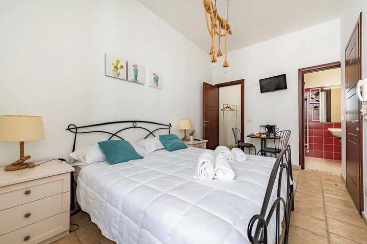 Helios Room 1, Conversano, Italy - Conversano