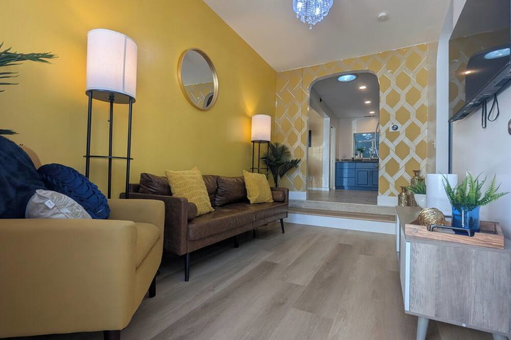 Downtown Cottage, Off-street Parking, Dog Friendly - Oakland, CA