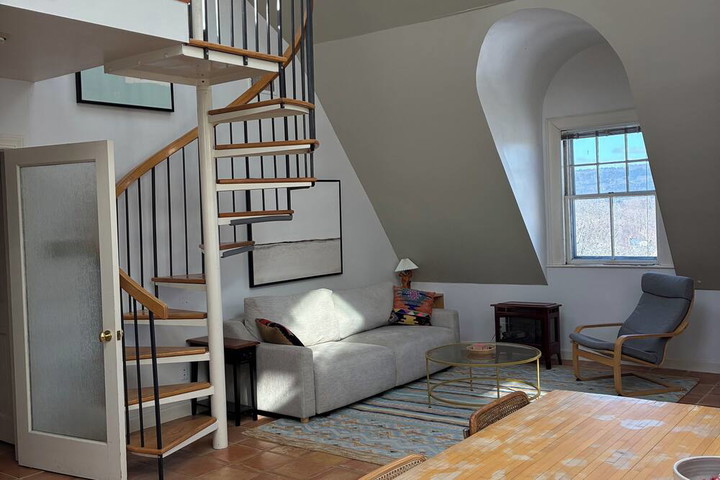 Light-filled Treetop Apartment Close To Downtown Greenfield And Highland Park - Greenfield, MA