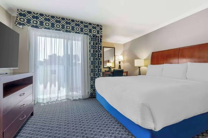 Sun-kissed 2-room King Suite | Free Breakfast & Pool | 3mi To Salt Creek Beach - Dana Point, CA