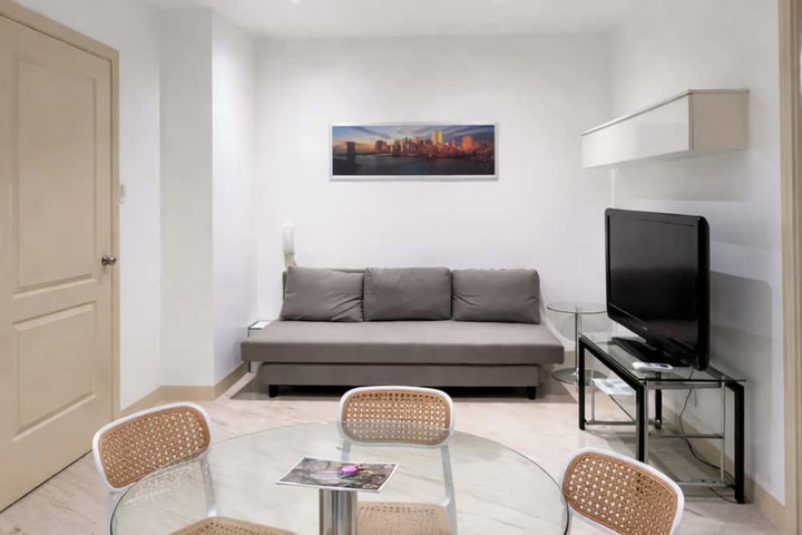 Stayluxia Gramercy 2br Junior Suite W/balcony Free Pool Gym Netflix & Amenities - Metro Manila