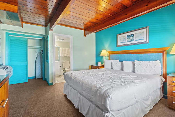 Oceanfront Inn, Partial Ocean View, King Bed, #7 - Fort Pierce, FL