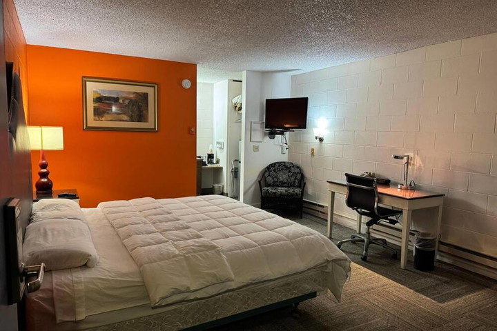 Relaxing King Stay | Walla Walla Wine Country | Pet Friendly | Free Parking - Walla Walla, WA