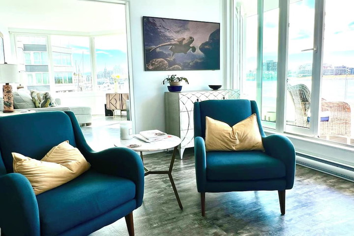 Spectacular Waterfront Executive Suite! - Saanich