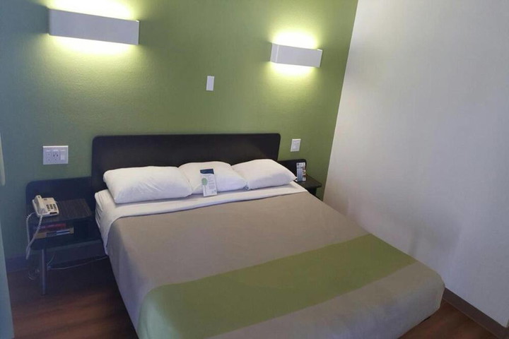 1 Full Bed | Mobility Access Ri Shwr, Nsmk - El Paso, TX