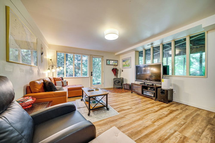 8 Mi To Dtwn Seattle: Pet-friendly Apt W/ Hot Tub - Redmond, WA