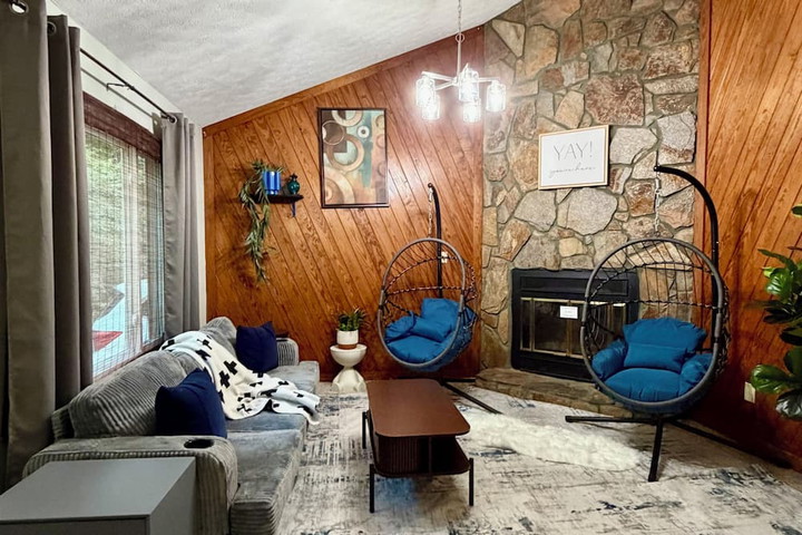 3-bedroom House In The Heart Of Raleigh, Minutes From Everywhere You Want To Be! - Raleigh, NC