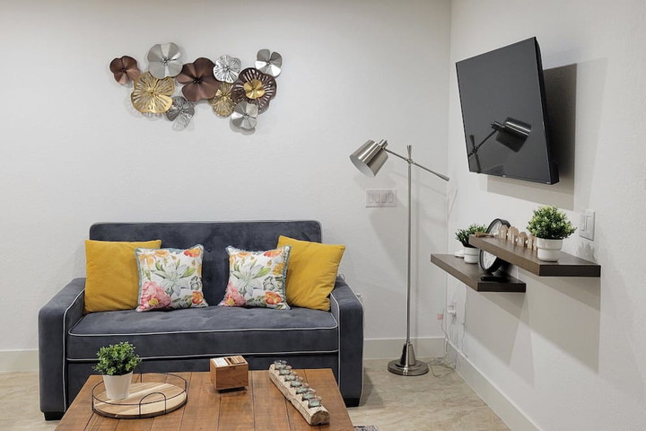 Home Paradise, Cozy Guest Suite In Ruskin Pools High Speed Wifi Beach Minutes!!! - Apollo Beach, FL