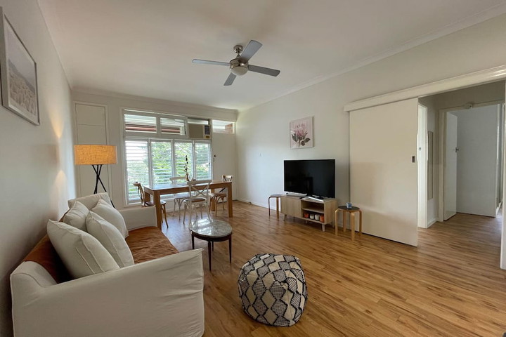 Summer Breeze | 2br. Parking. Close To Cbd + Beach - Newcastle