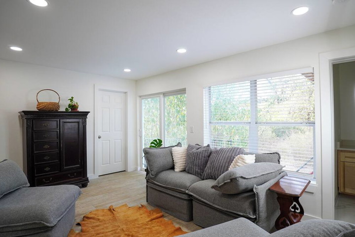 Fully Renovated 4-bedroom, 3-bath Home In The Heart Of Austin's Attractions - Cedar Creek, TX