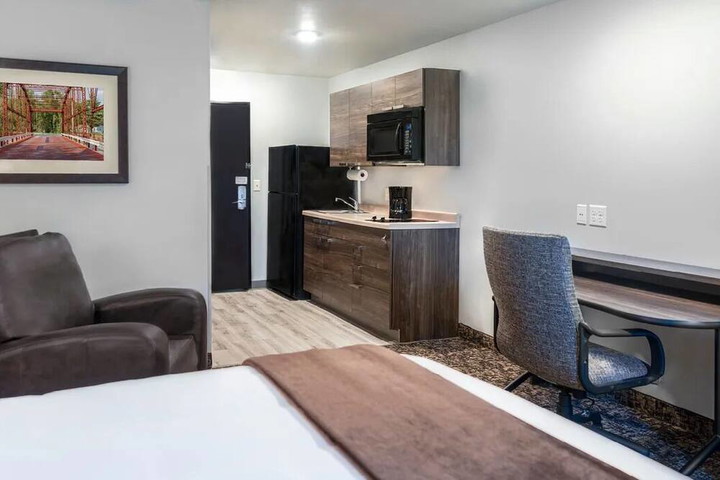 Explore Wenatchees Scenic Trails  Comfy Room W/ Full Kitchen & More! - Wenatchee, WA