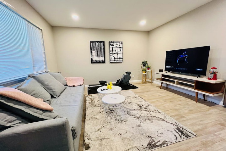 King Bedroom With Full Amenities - Sunnyvale, CA