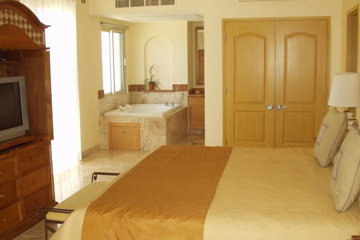 Beachfront Resort Suite, Villa Del Arco, Cabo San Lucas     Sleeps 4 - Cabo San Lucas