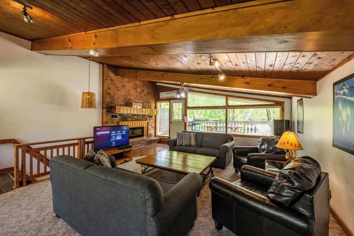 4br Cottage 1 Min From Blue Mountain Ski Hills & The Village · Pet-friendly - Collingwood