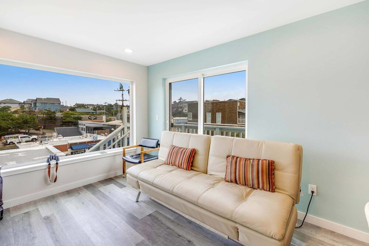 Lovely Ocean-view Cottage Next To Nye Beach Access - Ev Charger On-site - Newport, OR