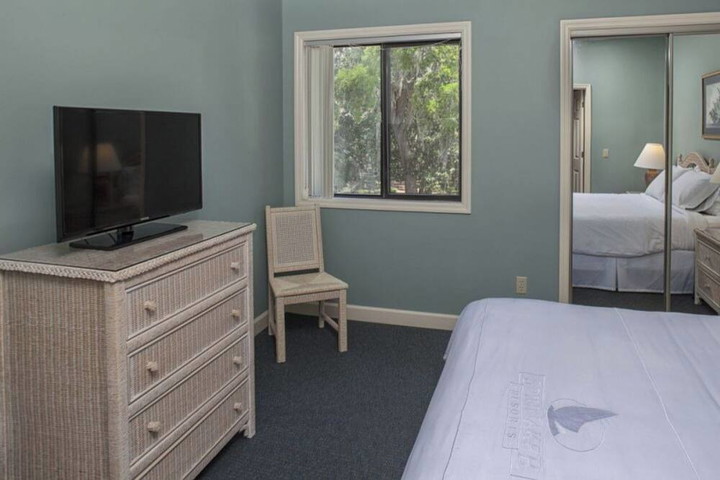 Tree-surrounded 2br With Peaceful Porch, Pool And Nature Trails At Your Door - Hilton Head Island, SC