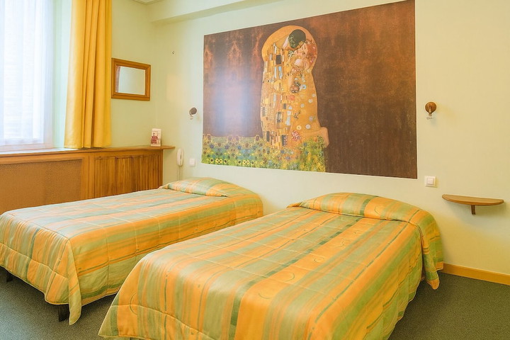 Pet-friendly Twin Bed Room | Historic Shared Picnic Garden | Town Center Base - Alpes-de-Haute-Provence