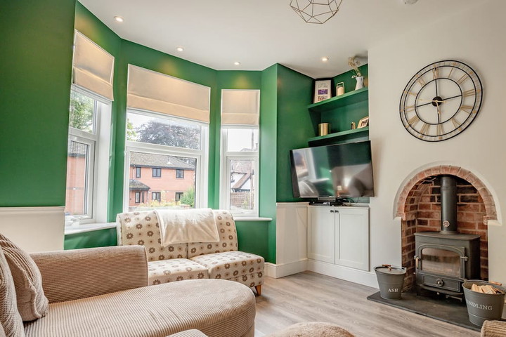 Exquisite Renovation In Central Location - Hereford