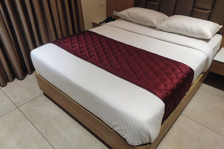 Fabulous 3-bedroom Hotel With Ac In Anuppanadi - Madurai