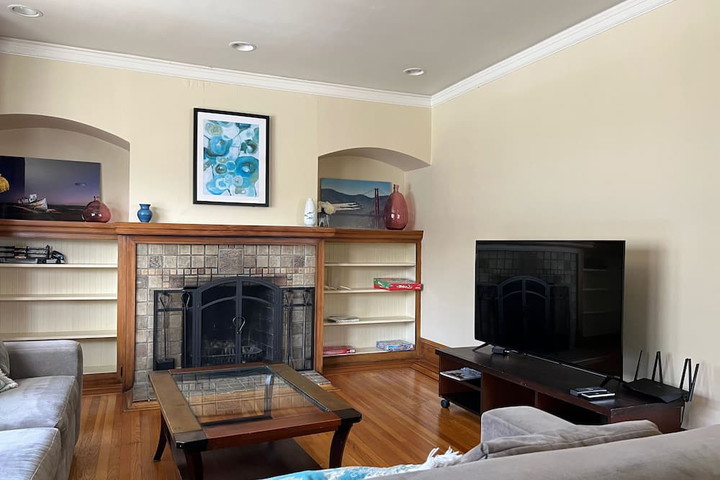 Spacious Sunny Two Bedroom+office Mediterranean Top Floor House - San Francisco, CA